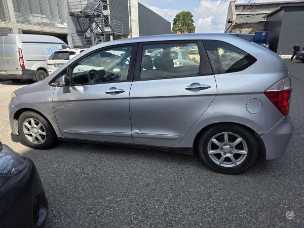 Pelēks Honda FR-V 2006 Viļņa, ar dzinēja tilpumu 2.20 L un nobraukumu 269 tūkst. km par 1550 €, foto 6 vietnē AUTOMOTO.COM.LV