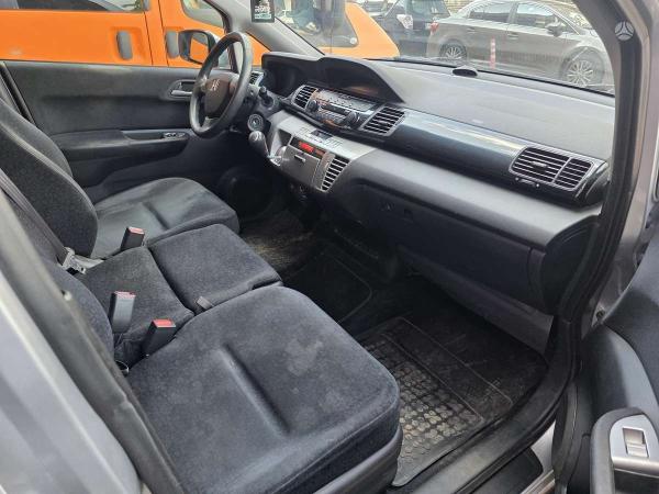 Pelēks Honda FR-V 2006 Viļņa, ar dzinēja tilpumu 2.20 L un nobraukumu 269 tūkst. km par 1550 €, foto 9 vietnē AUTOMOTO.COM.LV