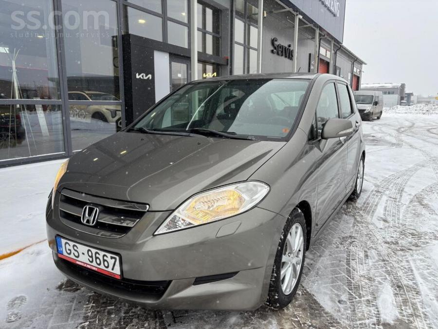 Grey Honda FR-V 2007 in Liepaja, with an engine capacity of 1.80 L and mileage of 268 thousand km for 1840 €, photo 1 on AUTOMOTO.COM.LV