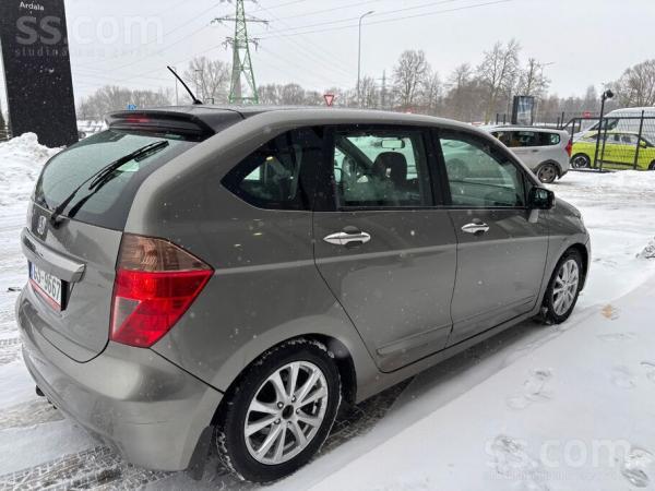 Grey Honda FR-V 2007 in Liepaja, with an engine capacity of 1.80 L and mileage of 268 thousand km for 1840 €, photo 5 on AUTOMOTO.COM.LV