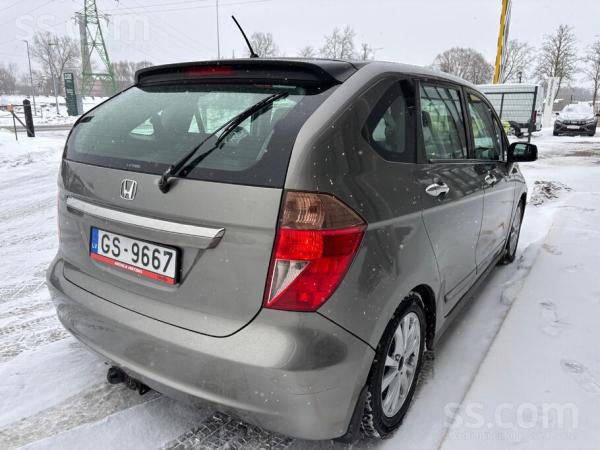 Grey Honda FR-V 2007 in Liepaja, with an engine capacity of 1.80 L and mileage of 268 thousand km for 1840 €, photo 6 on AUTOMOTO.COM.LV