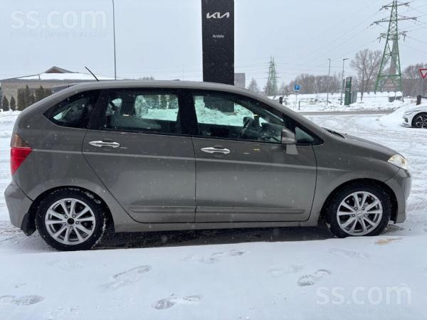 Grey Honda FR-V 2007 in Liepaja, with an engine capacity of 1.80 L and mileage of 268 thousand km for 1840 €, photo 7 on AUTOMOTO.COM.LV