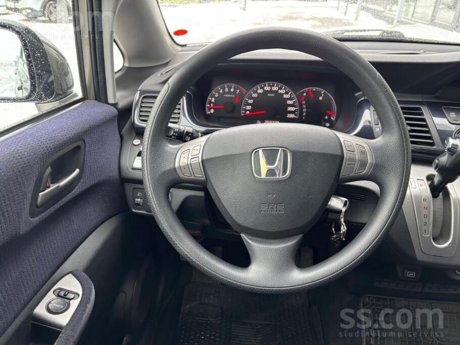 Grey Honda FR-V 2007 in Liepaja, with an engine capacity of 1.80 L and mileage of 268 thousand km for 1840 €, photo 14 on AUTOMOTO.COM.LV