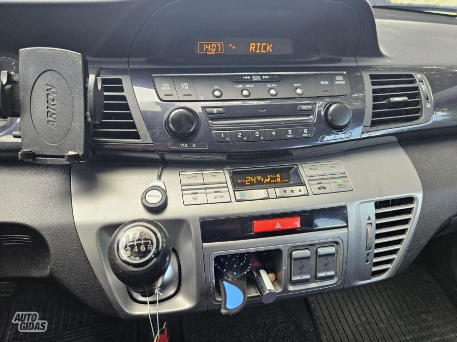 Grey Honda FR-V 2007 in Utena, with an engine capacity of 2.20 L and mileage of 352 thousand km for 777 €, photo 8 on AUTOMOTO.COM.LV