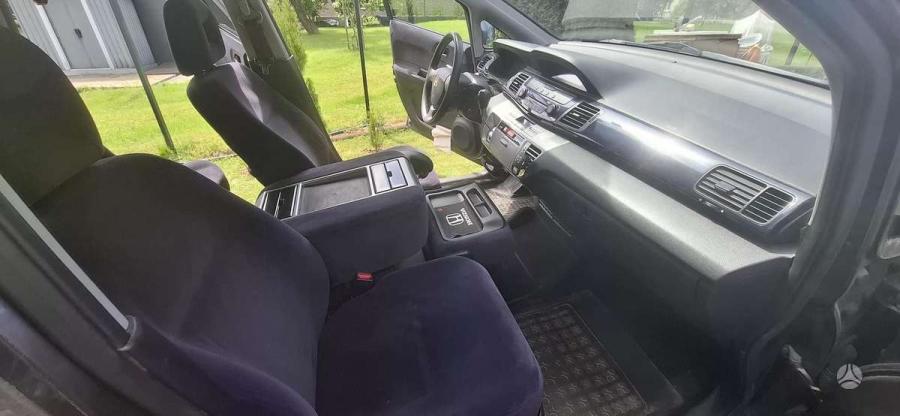 Grey Honda FR-V 2008 in Vilnius, with an engine capacity of 1.80 L and mileage of 238 thousand km for 2850 €, photo 7 on AUTOMOTO.COM.LV