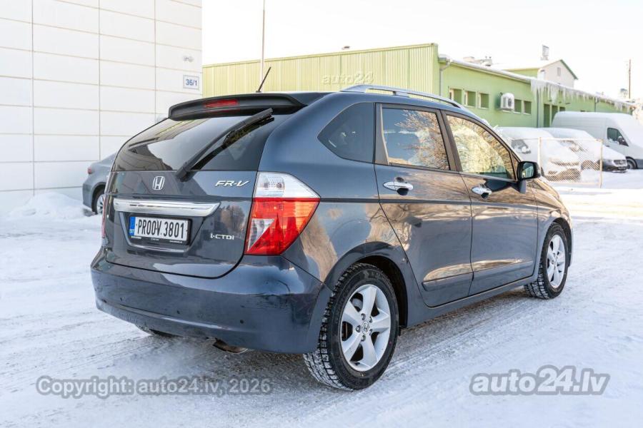 Pelēks Honda FR-V 2006 Tallina, ar dzinēja tilpumu 2.20 L un nobraukumu 217 tūkst. km par 3500 €, foto 5 vietnē AUTOMOTO.COM.LV