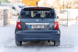 Pelēks Honda FR-V 2006 Tallina, ar dzinēja tilpumu 2.20 L un nobraukumu 217 tūkst. km par 3500 €, foto 6 vietnē AUTOMOTO.COM.LV