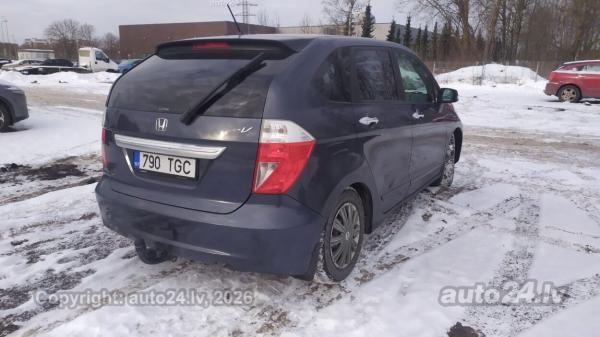 Grey Honda FR-V 2006 in Tallinn, with an engine capacity of 2.00 L and mileage of 252 thousand km for 650 €, photo 4 on AUTOMOTO.COM.LV