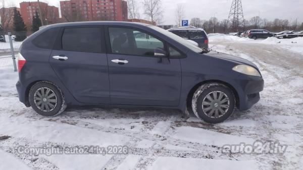 Grey Honda FR-V 2006 in Tallinn, with an engine capacity of 2.00 L and mileage of 252 thousand km for 650 €, photo 5 on AUTOMOTO.COM.LV