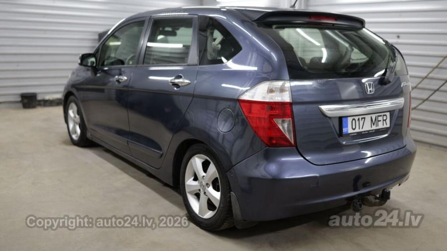 Pelēks Honda FR-V 2006 Tallina, ar dzinēja tilpumu 2.00 L un nobraukumu 272 tūkst. km par 1899 €, foto 3 vietnē AUTOMOTO.COM.LV