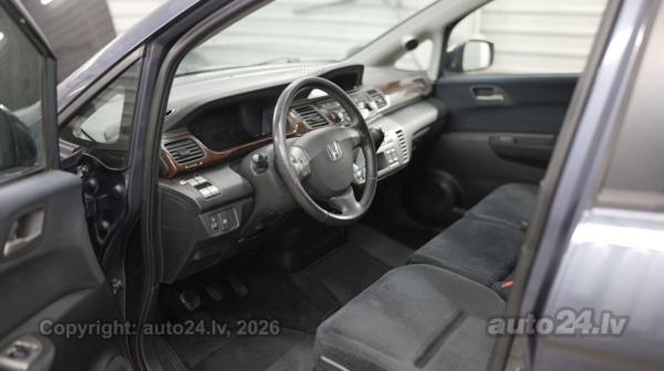 Pelēks Honda FR-V 2006 Tallina, ar dzinēja tilpumu 2.00 L un nobraukumu 272 tūkst. km par 1899 €, foto 5 vietnē AUTOMOTO.COM.LV