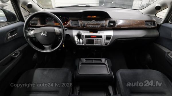 Pelēks Honda FR-V 2006 Tallina, ar dzinēja tilpumu 2.00 L un nobraukumu 272 tūkst. km par 1899 €, foto 7 vietnē AUTOMOTO.COM.LV