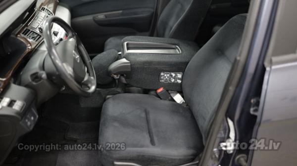 Pelēks Honda FR-V 2006 Tallina, ar dzinēja tilpumu 2.00 L un nobraukumu 272 tūkst. km par 1899 €, foto 8 vietnē AUTOMOTO.COM.LV