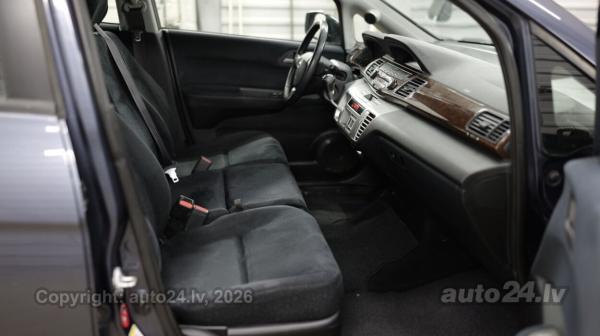 Pelēks Honda FR-V 2006 Tallina, ar dzinēja tilpumu 2.00 L un nobraukumu 272 tūkst. km par 1899 €, foto 9 vietnē AUTOMOTO.COM.LV