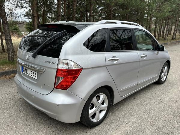 Grey Honda FR-V 2006 in Vilnius, with an engine capacity of 2.20 L and mileage of 295 thousand km for 2200 €, photo 4 on AUTOMOTO.COM.LV