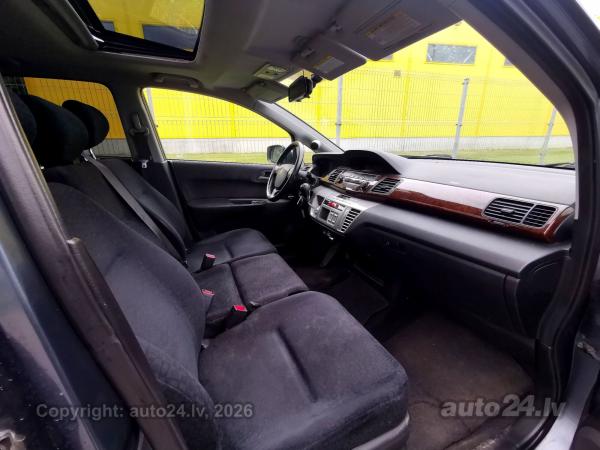 Grey Honda FR-V 2006 in Tartu, with an engine capacity of 2.00 L and mileage of 195 thousand km for 1290 €, photo 5 on AUTOMOTO.COM.LV
