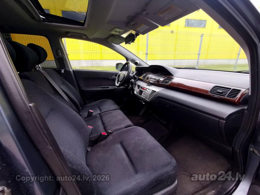 Pelēks Honda FR-V 2006 Tartu, ar dzinēja tilpumu 2.00 L un nobraukumu 195 tūkst. km par 1290 €, foto 6 vietnē AUTOMOTO.COM.LV
