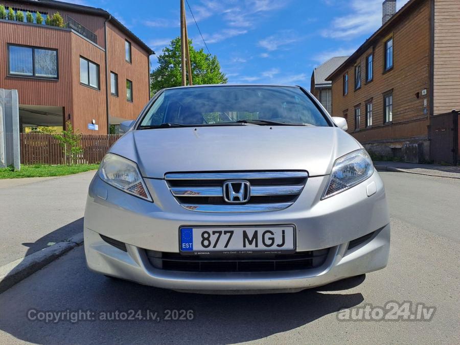 Grey Honda FR-V 2006 in Tallinn, with an engine capacity of 1.70 L and mileage of 209 thousand km for 1500 €, photo 1 on AUTOMOTO.COM.LV