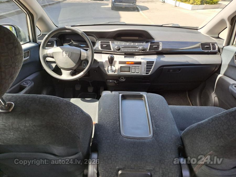 Grey Honda FR-V 2006 in Tallinn, with an engine capacity of 1.70 L and mileage of 209 thousand km for 1500 €, photo 10 on AUTOMOTO.COM.LV