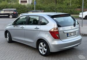 Pelēks Honda FR-V 2007 Viļņa, ar dzinēja tilpumu 2.20 L un nobraukumu 222 tūkst. km par 1350 €, foto 4 vietnē AUTOMOTO.COM.LV
