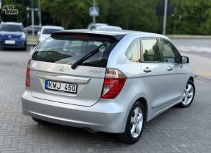 Pelēks Honda FR-V 2007 Viļņa, ar dzinēja tilpumu 2.20 L un nobraukumu 222 tūkst. km par 1350 €, foto 5 vietnē AUTOMOTO.COM.LV