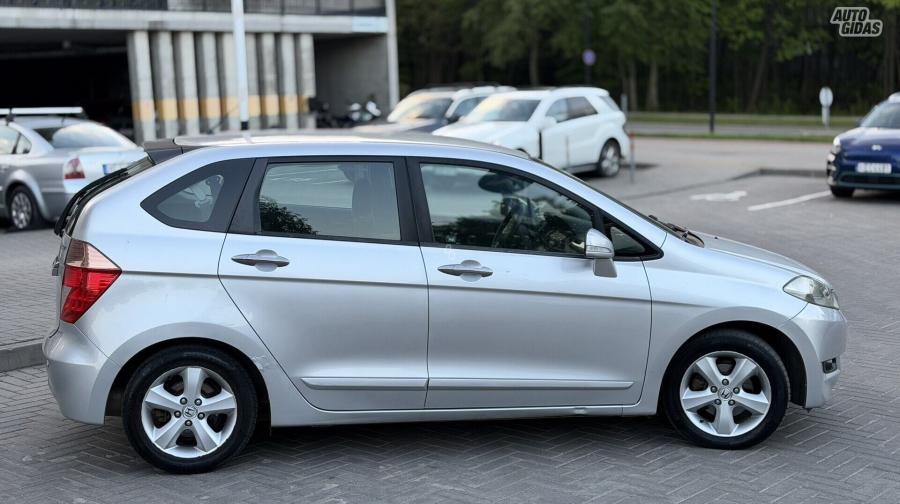 Pelēks Honda FR-V 2007 Viļņa, ar dzinēja tilpumu 2.20 L un nobraukumu 222 tūkst. km par 1350 €, foto 6 vietnē AUTOMOTO.COM.LV
