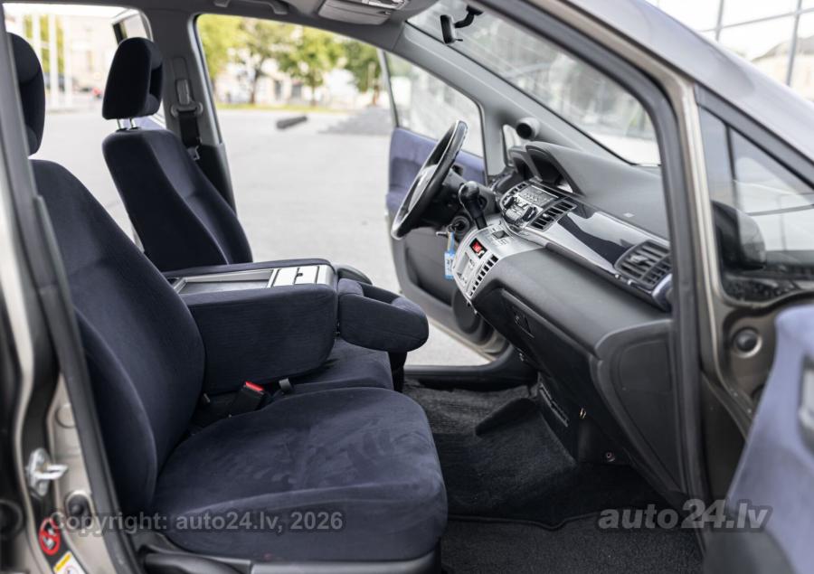 Grey Honda FR-V 2007 in Tallinn, with an engine capacity of 1.80 L and mileage of 180 thousand km for 3399 €, photo 9 on AUTOMOTO.COM.LV