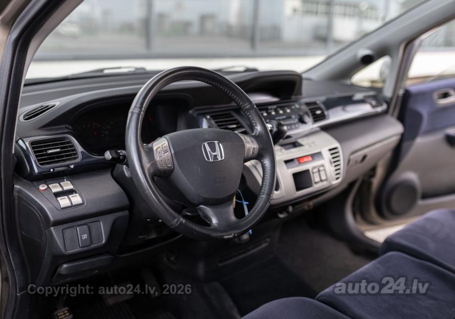 Grey Honda FR-V 2007 in Tallinn, with an engine capacity of 1.80 L and mileage of 180 thousand km for 3399 €, photo 12 on AUTOMOTO.COM.LV