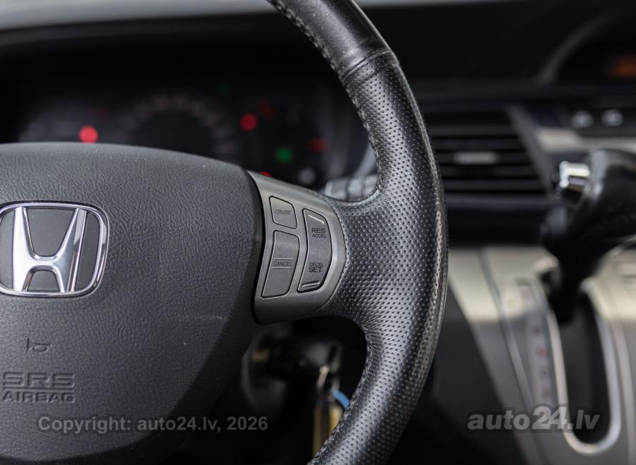 Grey Honda FR-V 2007 in Tallinn, with an engine capacity of 1.80 L and mileage of 180 thousand km for 3399 €, photo 15 on AUTOMOTO.COM.LV