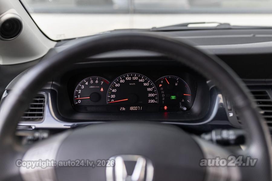 Grey Honda FR-V 2007 in Tallinn, with an engine capacity of 1.80 L and mileage of 180 thousand km for 3399 €, photo 18 on AUTOMOTO.COM.LV