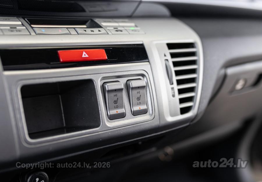 Grey Honda FR-V 2007 in Tallinn, with an engine capacity of 1.80 L and mileage of 180 thousand km for 3399 €, photo 19 on AUTOMOTO.COM.LV
