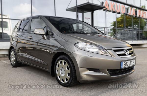 Pelēks Honda FR-V 2007 Tallina, ar dzinēja tilpumu 1.80 L un nobraukumu 145 tūkst. km par 3999 €, foto 1 vietnē AUTOMOTO.COM.LV