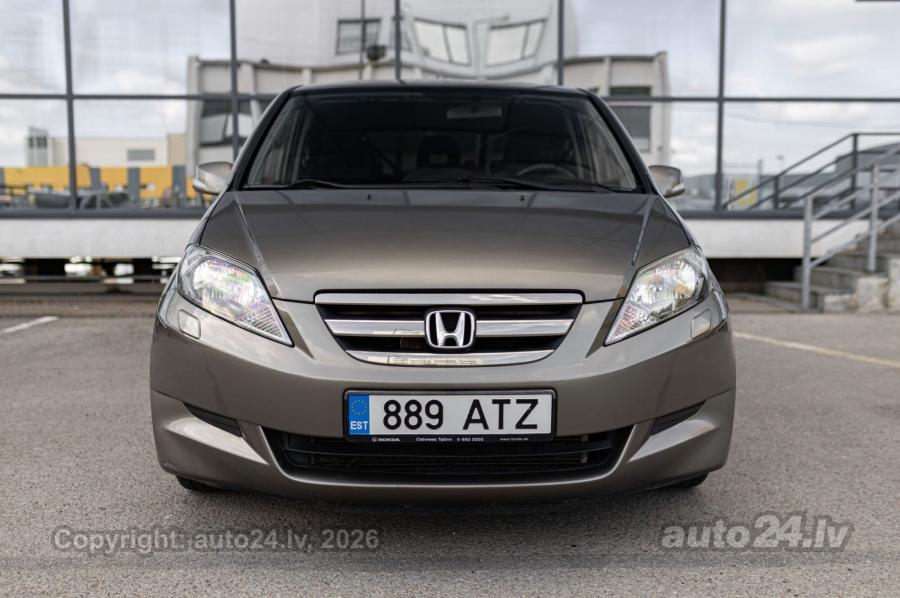 Grey Honda FR-V 2007 in Tallinn, with an engine capacity of 1.80 L and mileage of 145 thousand km for 3999 €, photo 3 on AUTOMOTO.COM.LV