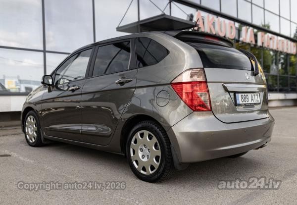 Pelēks Honda FR-V 2007 Tallina, ar dzinēja tilpumu 1.80 L un nobraukumu 145 tūkst. km par 3999 €, foto 4 vietnē AUTOMOTO.COM.LV