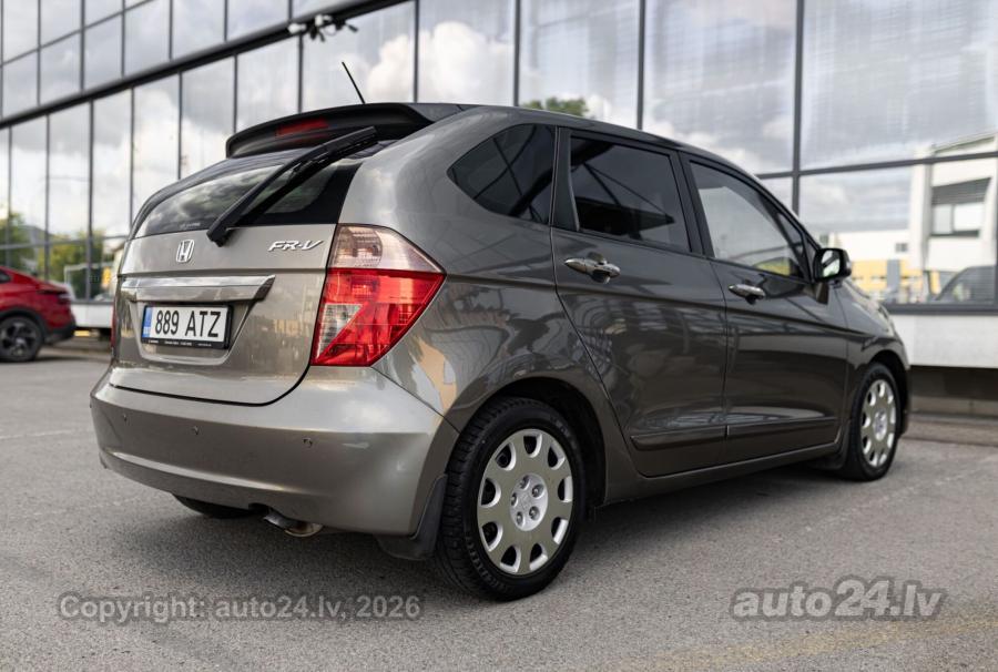 Grey Honda FR-V 2007 in Tallinn, with an engine capacity of 1.80 L and mileage of 145 thousand km for 3999 €, photo 7 on AUTOMOTO.COM.LV