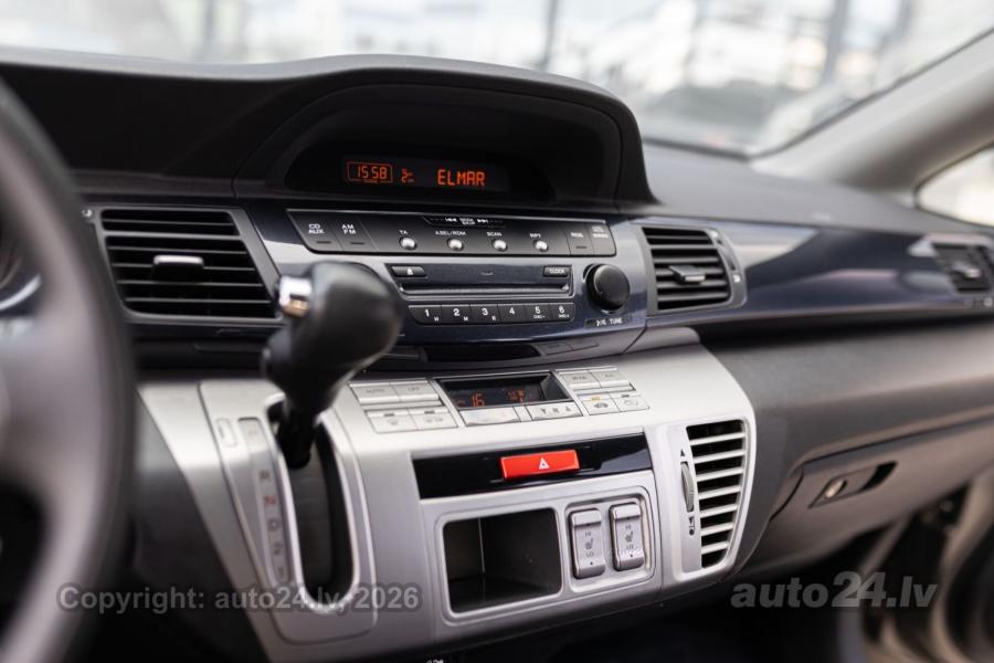 Grey Honda FR-V 2007 in Tallinn, with an engine capacity of 1.80 L and mileage of 145 thousand km for 3999 €, photo 14 on AUTOMOTO.COM.LV