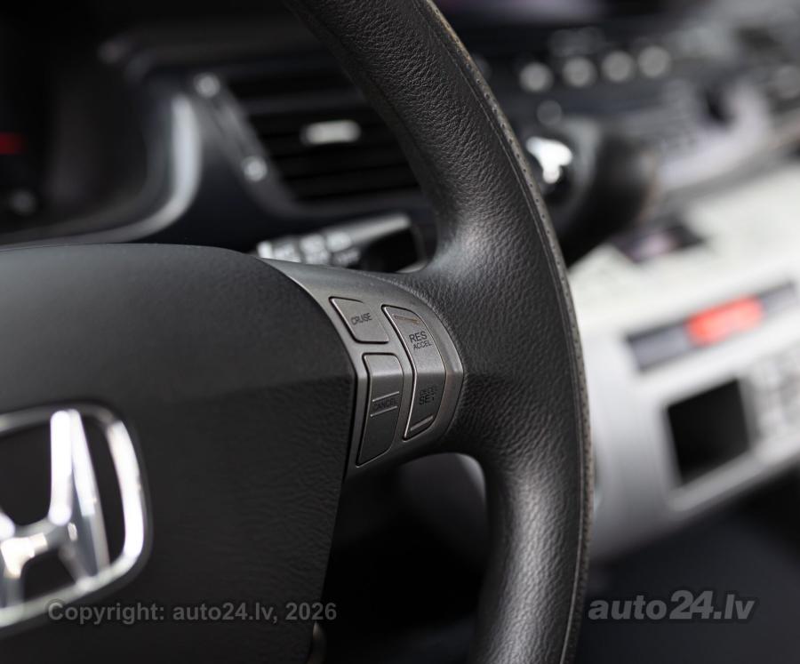 Grey Honda FR-V 2007 in Tallinn, with an engine capacity of 1.80 L and mileage of 145 thousand km for 3999 €, photo 17 on AUTOMOTO.COM.LV