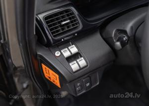 Grey Honda FR-V 2007 in Tallinn, with an engine capacity of 1.80 L and mileage of 145 thousand km for 3999 €, photo 18 on AUTOMOTO.COM.LV