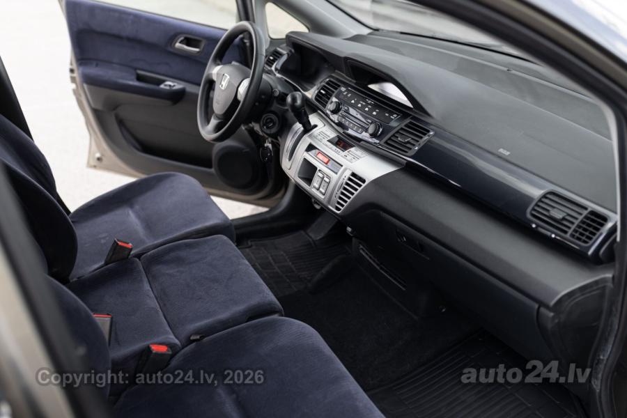 Grey Honda FR-V 2007 in Tallinn, with an engine capacity of 1.80 L and mileage of 145 thousand km for 3999 €, photo 28 on AUTOMOTO.COM.LV