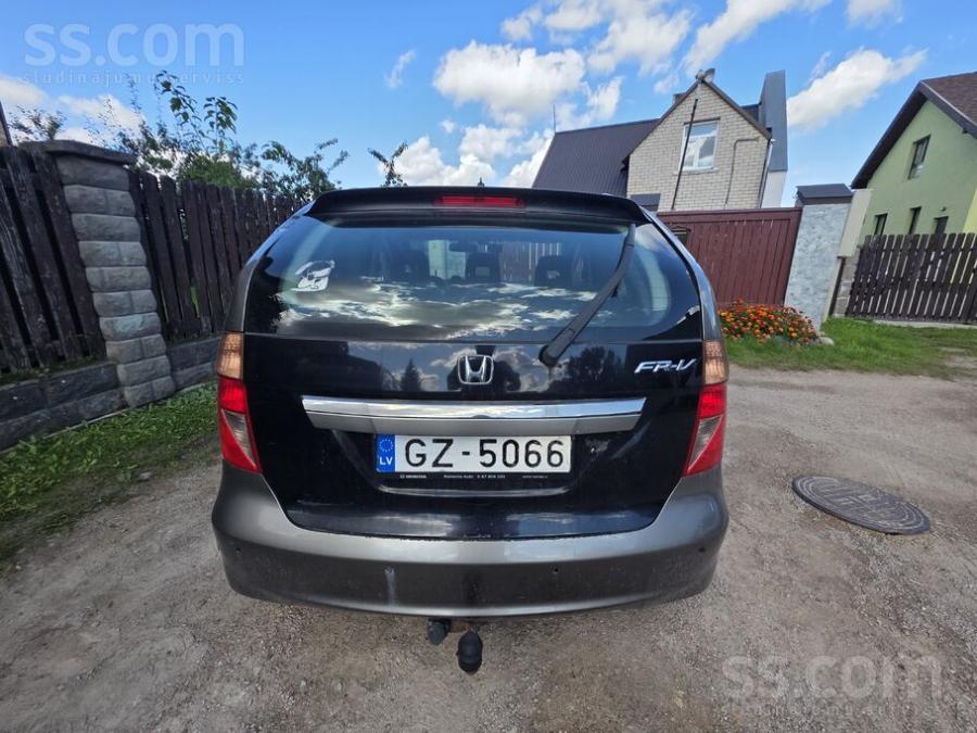 Grey Honda FR-V 2007 in Jelgava, with an engine capacity of 1.80 L and mileage of 254 thousand km for 980 €, photo 5 on AUTOMOTO.COM.LV