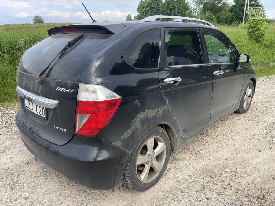 Honda FR-V 2005 in Vilnius, with an engine capacity of 2.20 L and mileage of 39 thousand km for 650 €, photo 3 on AUTOMOTO.COM.LV