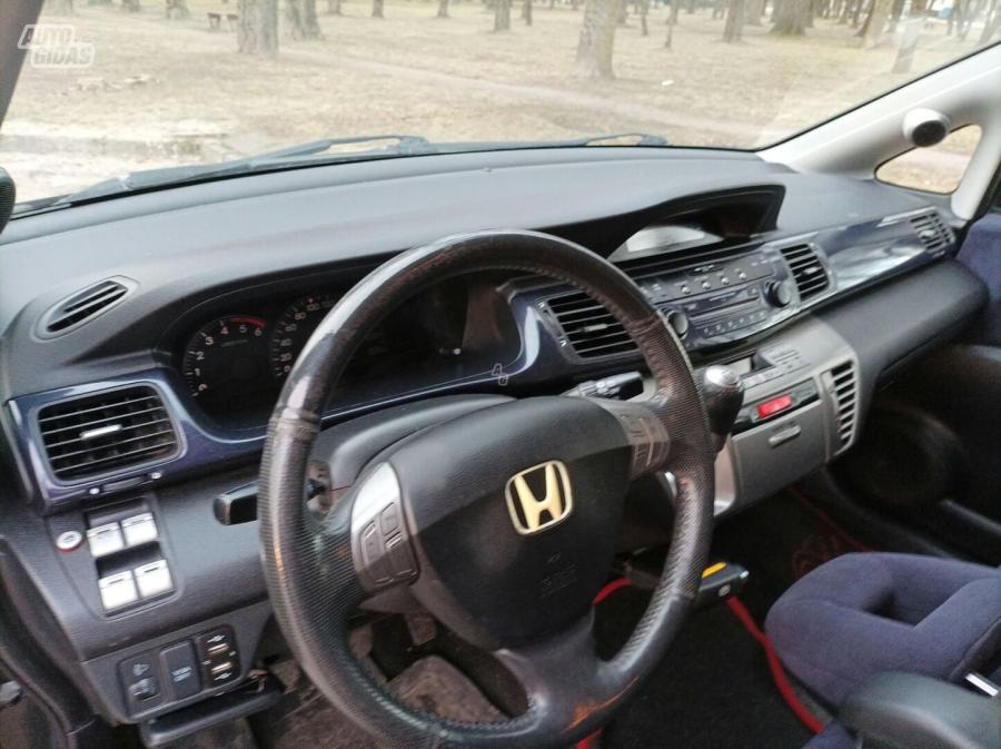 Honda FR-V 2007 in Taurage, with an engine capacity of 2.20 L and mileage of 342 thousand km for 1000 €, photo 3 on AUTOMOTO.COM.LV