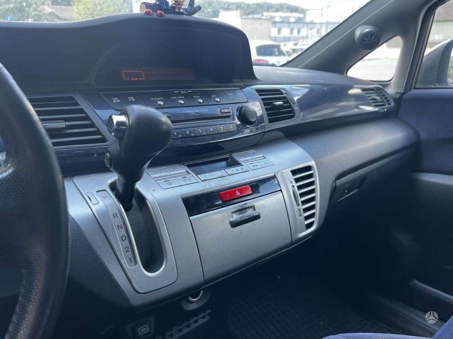 Honda FR-V 2008 in Vilnius, with an engine capacity of 1.80 L and mileage of 250 thousand km for 1000 €, photo 8 on AUTOMOTO.COM.LV