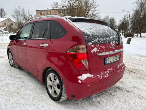 Red Honda FR-V 2007 in Daugavpils, with an engine capacity of 1.80 L and mileage of 233 thousand km for 909 €, photo 3 on AUTOMOTO.COM.LV