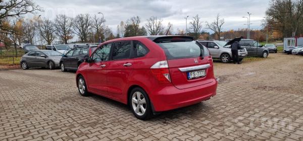 Red Honda FR-V 2006 in Valmiera, with an engine capacity of 2.00 L and mileage of 252 thousand km for 1650 €, photo 4 on AUTOMOTO.COM.LV