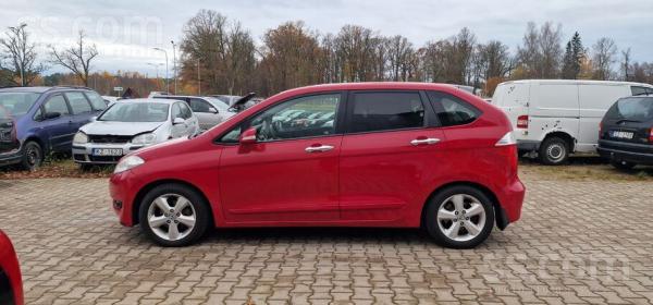 Red Honda FR-V 2006 in Valmiera, with an engine capacity of 2.00 L and mileage of 252 thousand km for 1650 €, photo 5 on AUTOMOTO.COM.LV