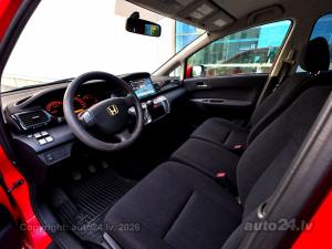 Red Honda FR-V 2005 in Tartu, with an engine capacity of 1.70 L and mileage of 240 thousand km for 1250 €, photo 6 on AUTOMOTO.COM.LV