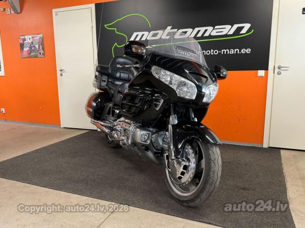 Black Honda GL 1800 2001 in Tartu, with an engine capacity of 1.80 L and mileage of 47 thousand km for 7290 €, photo 2 on AUTOMOTO.COM.LV