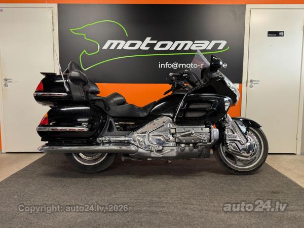 Black Honda GL 1800 2001 in Tartu, with an engine capacity of 1.80 L and mileage of 47 thousand km for 7290 €, photo 3 on AUTOMOTO.COM.LV