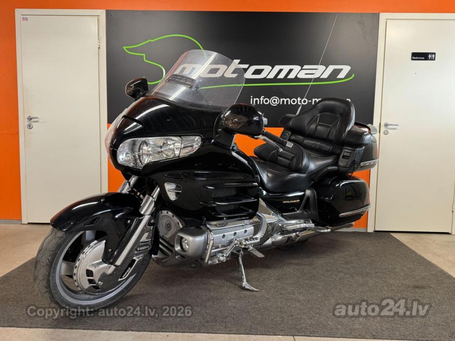 Black Honda GL 1800 2001 in Tartu, with an engine capacity of 1.80 L and mileage of 47 thousand km for 7290 €, photo 9 on AUTOMOTO.COM.LV